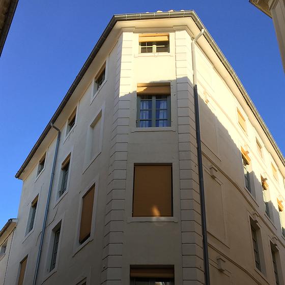 Fabrication de stores en bois à Nîmes - Stores à lames vénitiens