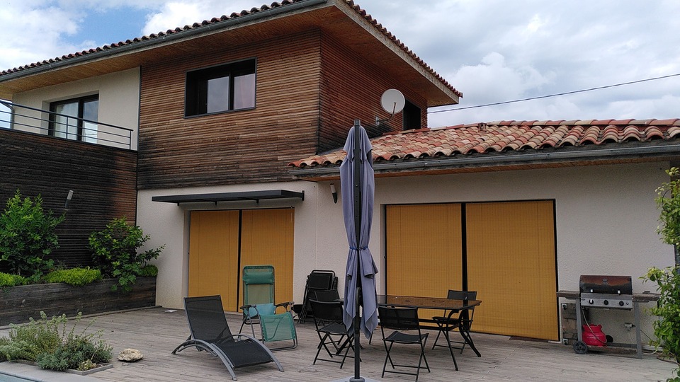Fabrication de stores en bois à Nîmes - Stores à lames vénitiens
